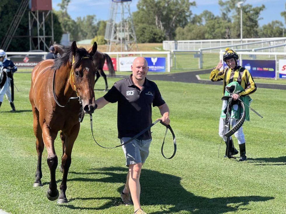 Gundy Guy wins at Wagga - Todd Smart Racing