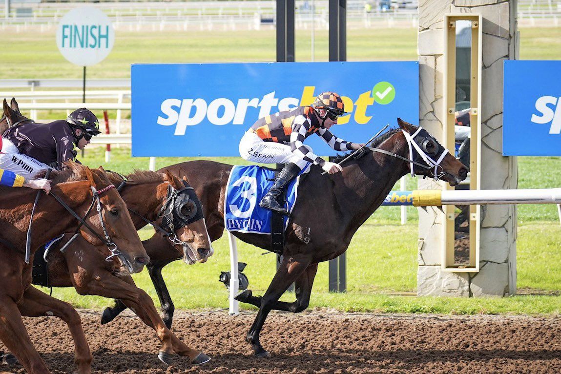 CHAMBERS BAY GETS THE JOB DONE 1ST UP - Best Horse Racing Syndicates ...