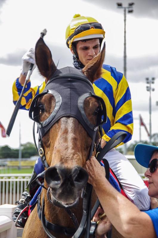 ARCTIC SONG SALUTES ON DAY 1 OF THE 2017 CARNIVAL - Neil Dyer Racing