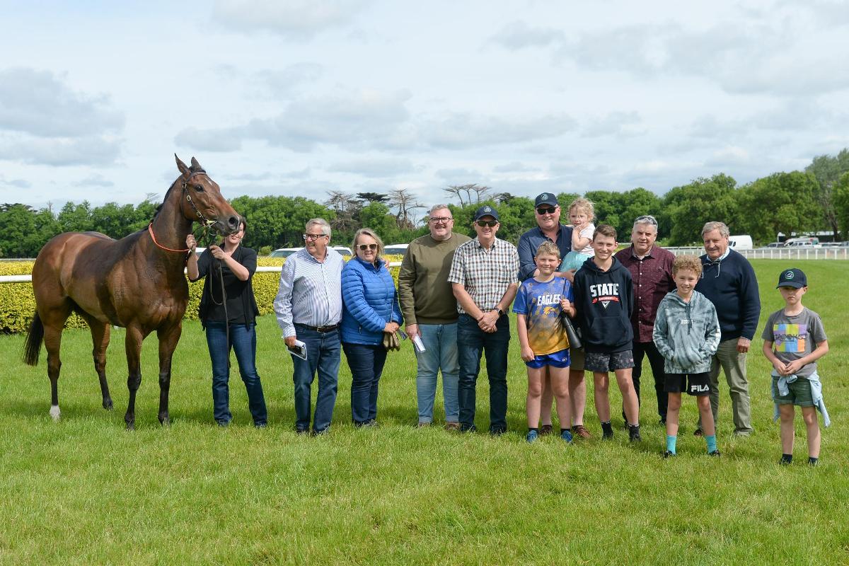 Kev's Girl returns to the winners stall - AJ Chambers Racing